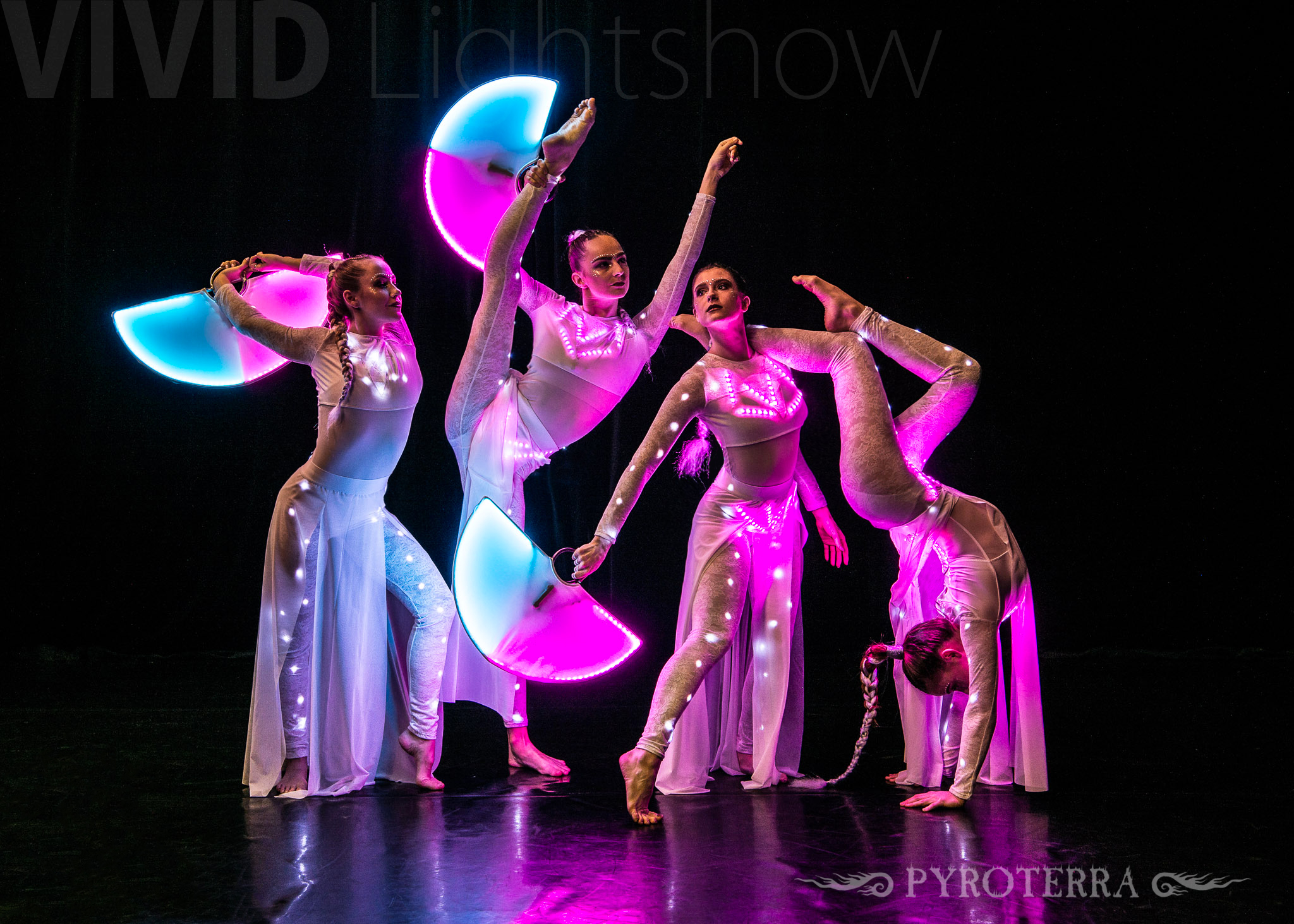 Vivid Lightshow - extraordinary dance show by Pyroterra